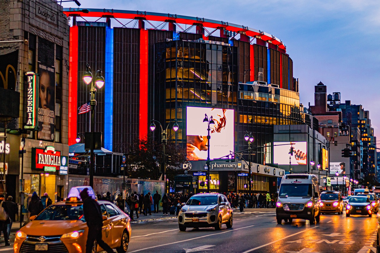 The History Of The World's Most Famous Arena - Madison Square Garden ...